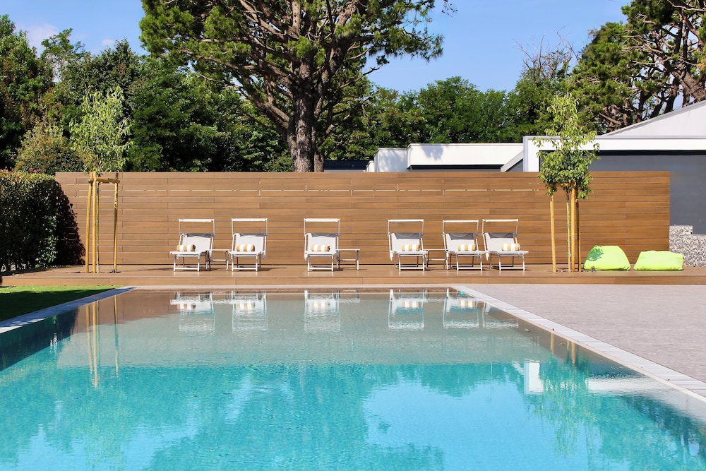 Mealba Hotel Suite & Pool - Saronno