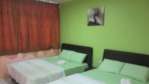 Quarto Familiar (Deluxe Family) | Ferro/tábua de engomar, camas desdobráveis, Wi-fi grátis 
