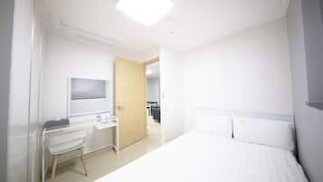 Quarto Duplo Familiar (with Kitchen and Washing Machine) | Secretária, Wi-fi grátis