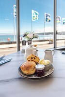 Café da manhã, almoço e jantar; culinária britânica