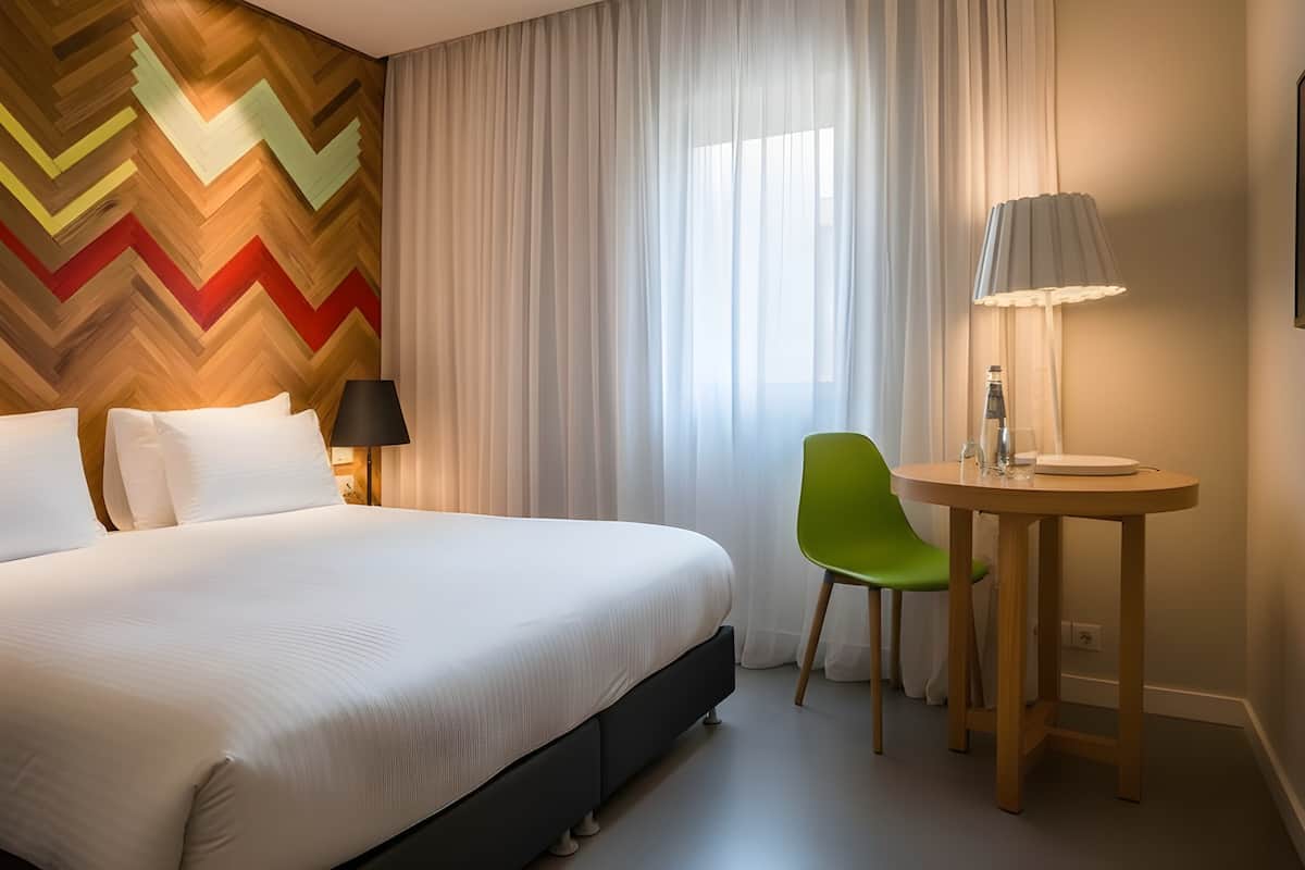 Roupas de cama premium, cofres nos quartos, escrivaninha