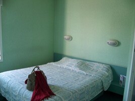 Escrivaninha, Wi-Fi de cortesia, roupa de cama