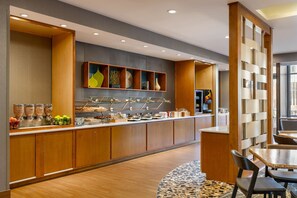 Café da manhã com buffet grátis todos os dias