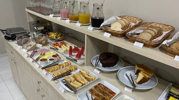 Café da manhã continental grátis todos os dias
