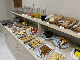 Café da manhã continental grátis todos os dias