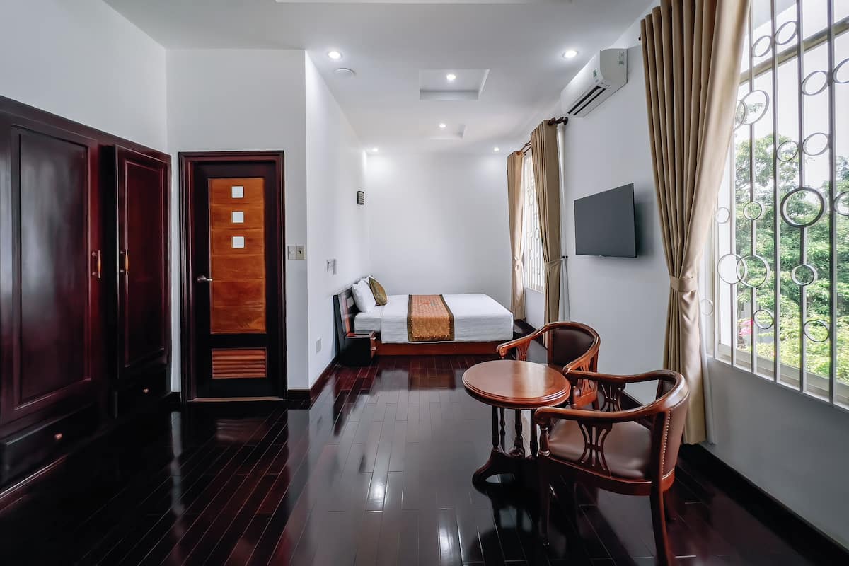 Quarto Duplo Superior | Sala | Televisor LCD de 42 polegadas com canais por cabo, televisor