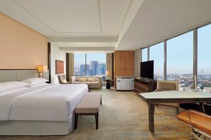 Suite Executiva, 1 cama king-size (Club Lounge Access) | 1 quarto, minibar, cofre com capacidade para portátil, secretária 