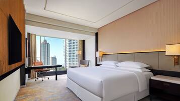 Quarto grand, 1 cama King (Grand Deluxe, Club Lounge Access) | 1 quarto, frigobar, cofres nos quartos, escrivaninha