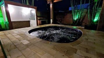 Banheira de hidromassagem exterior