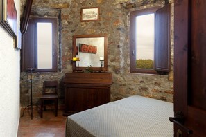 Casa, 3 quartos, cozinha (Torre Rivolta) | 3 quartos, secretária 