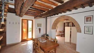 Villa Panorâmica, 3 quartos (Poggio Del Sole) | Refeições no quarto