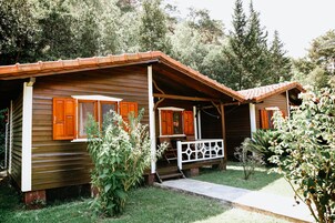 Bangalô | Frigobar, escrivaninha, Wi-Fi de cortesia, roupa de cama