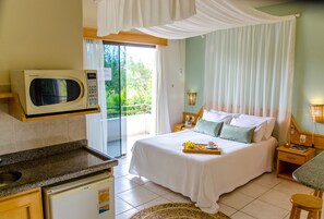 Quarto superior (Deluxe) | Frigobar, cofres nos quartos, Wi-Fi de cortesia, roupa de cama