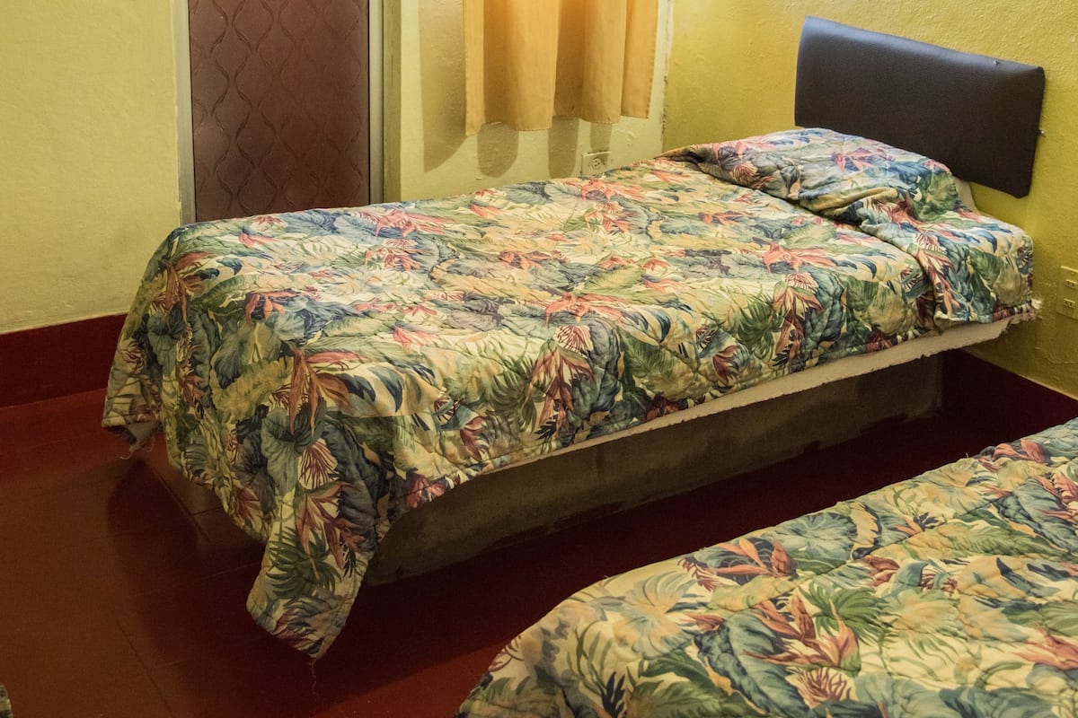 Ferros/tábuas de passar roupa, Wi-Fi de cortesia, roupa de cama