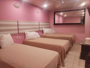 Ferros/tábuas de passar roupa, Wi-Fi de cortesia, roupa de cama