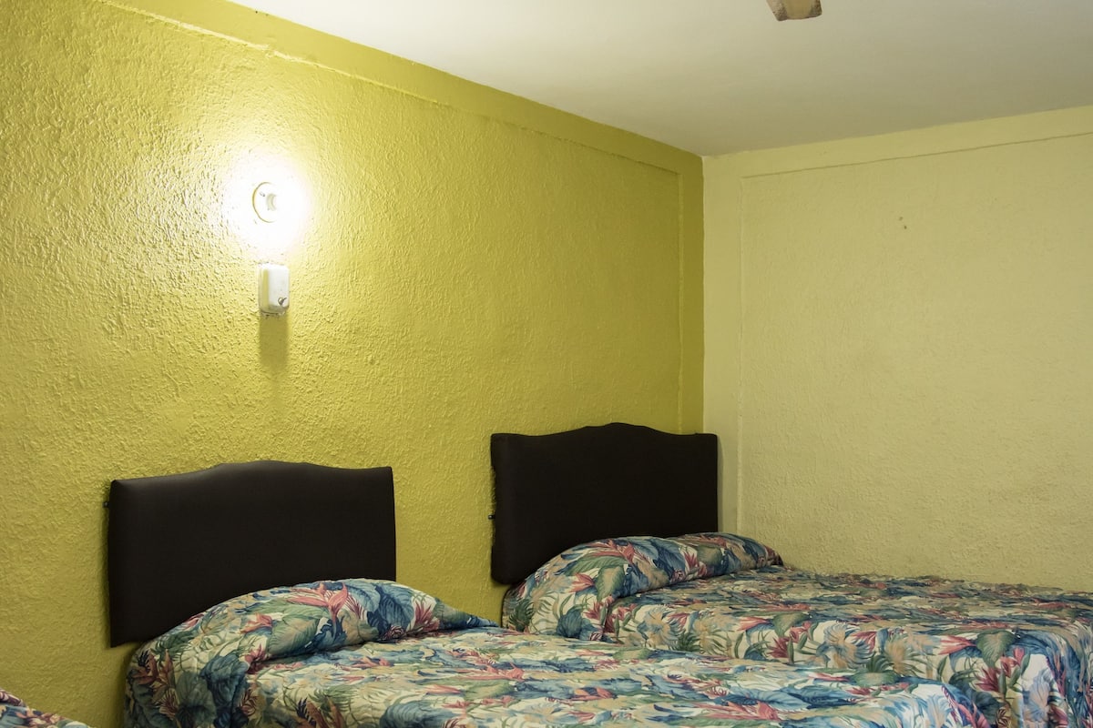 Ferros/tábuas de passar roupa, Wi-Fi de cortesia, roupa de cama