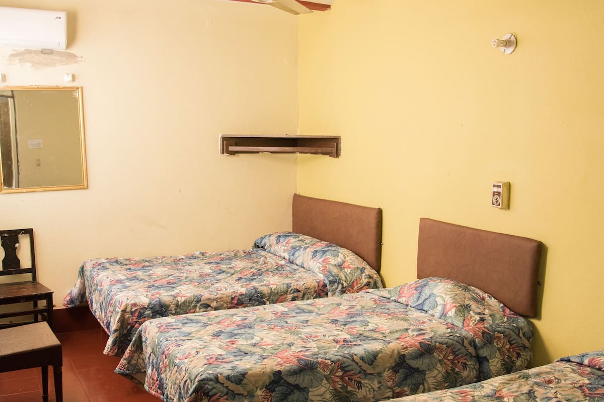 Ferros/tábuas de passar roupa, Wi-Fi de cortesia, roupa de cama