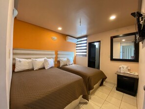 Quarto triplo | Ferros/tábuas de passar roupa, Wi-Fi de cortesia, roupa de cama