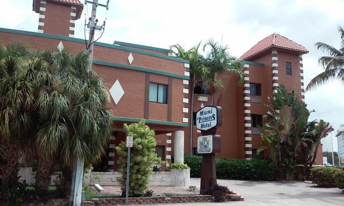 Miami Princess Hotel Reviews, Deals & Photos 2023 - Expedia