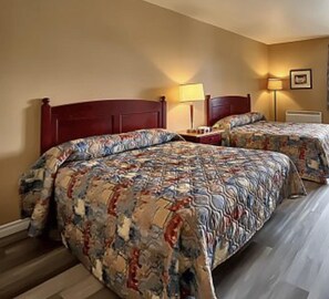 Quarto Standard, 2 camas de casal | Secretária, ferro/tábua de engomar, Wi-fi grátis 