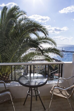 Quarto Duplo Básico | Cofre no quarto, secretária, cortinas/cortinados opacos, Wi-fi grátis 