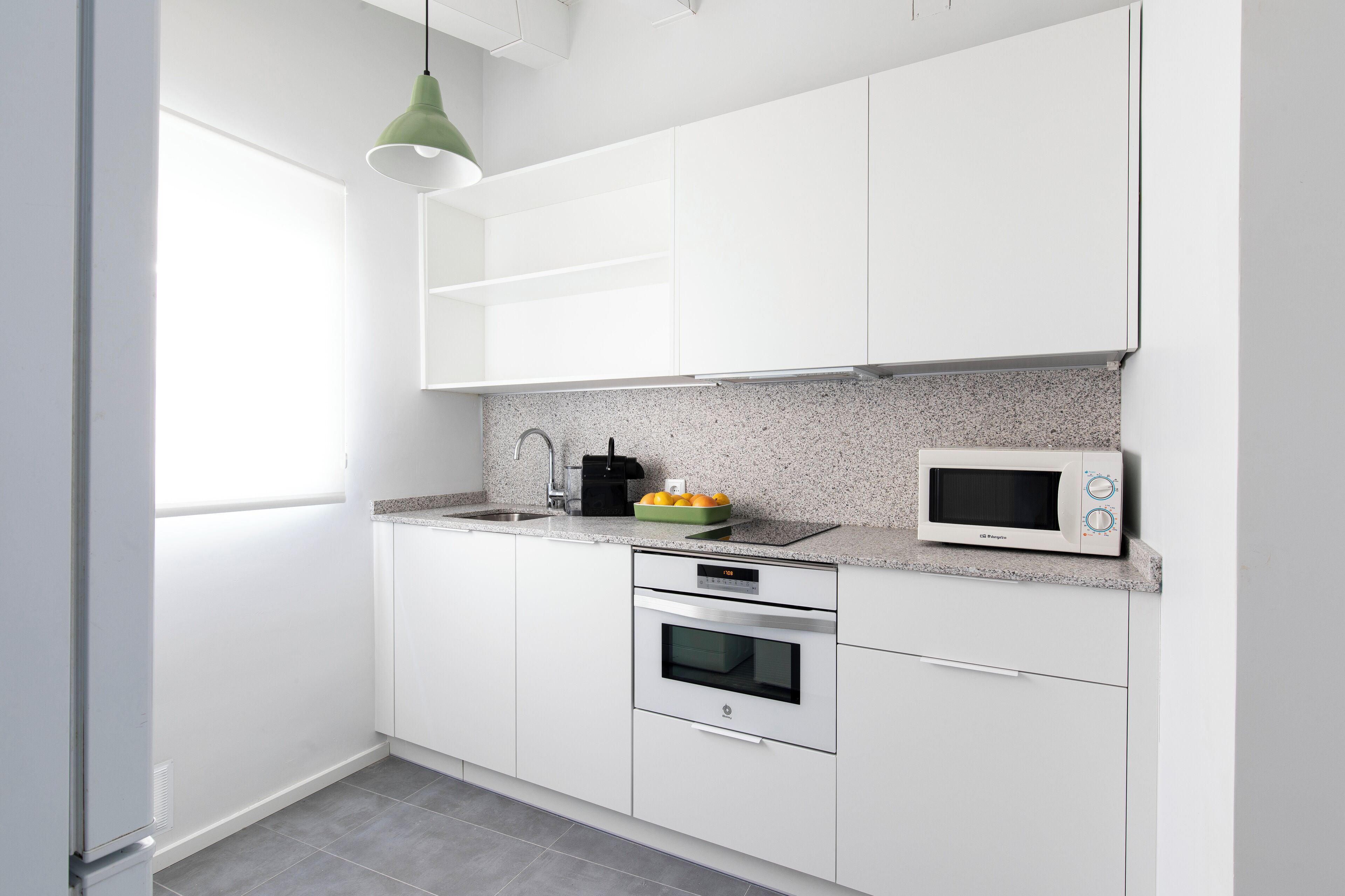 Estúdio | Cozinha privada | Um frigorífico, um micro-ondas, um forno, uma placa de cozinha 