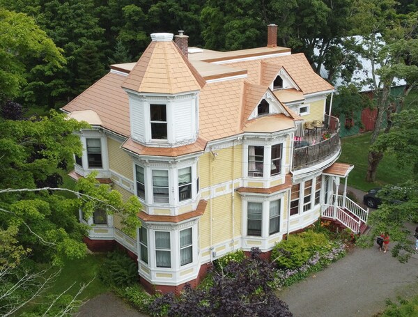Evangeline's Tower Bed & Breakfast - Nova Scotia