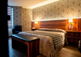 Suíte grand, banheira de hidromassagem | Roupas de cama premium, cofres nos quartos, escrivaninha