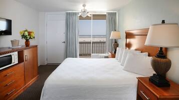Quarto standard, 1 cama Queen (Oceanfront) | Cofres nos quartos, Wi-Fi de cortesia, roupa de cama