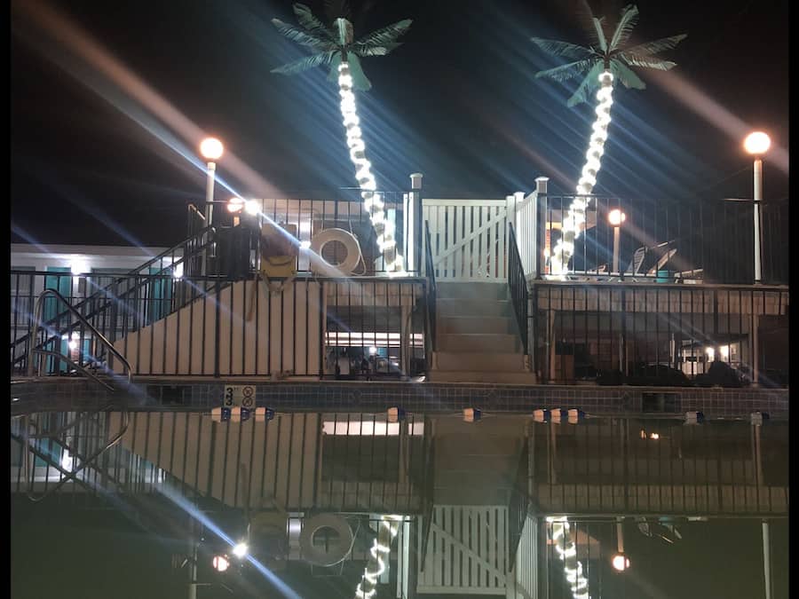 Fachada do alojamento (tarde/noite)