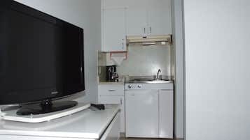 Quarto superior, cozinha americana | Cozinha americana privada | Geladeira, micro-ondas, cafeteira/chaleira