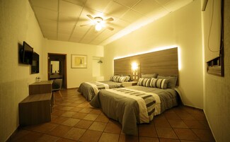 Quarto standard | Edredons de pluma, espaço de trabalho para notebook, Wi-Fi de cortesia