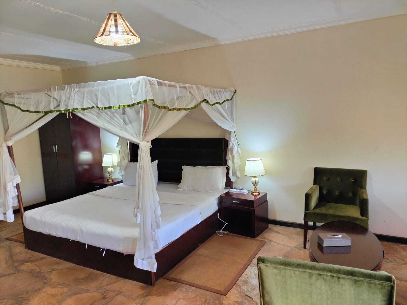 Roupa de alta qualidade, camas de colchão pillowtop, minibar 