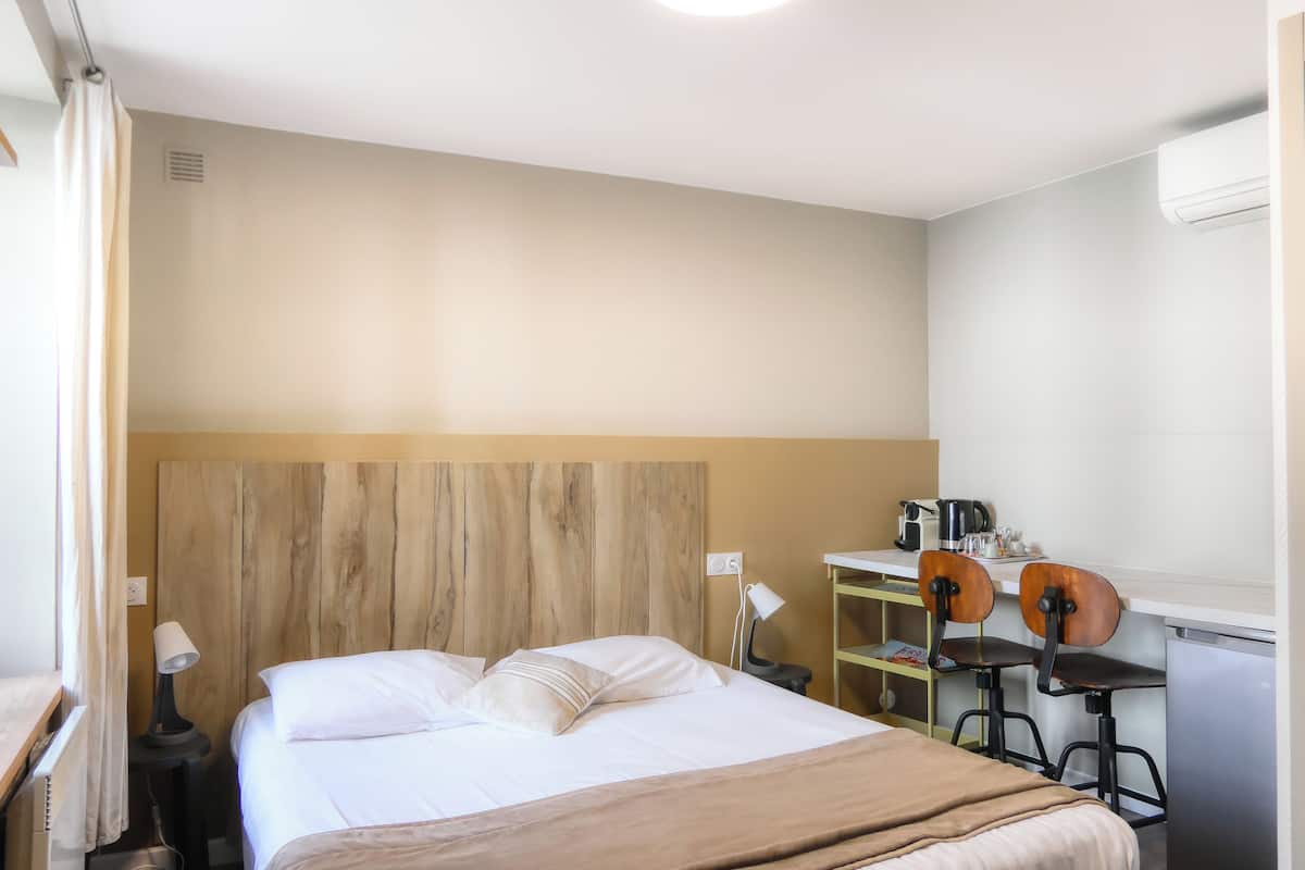 Estúdio | Cortinas blackout, ferros/tábuas de passar roupa, Wi-Fi de cortesia