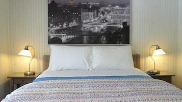 Quarto, 1 cama queen-size | Wi-fi grátis, roupa de cama fornecida