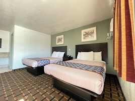 Quarto Duplo Standard, 2 camas de casal | Wi-fi grátis, roupa de cama fornecida 