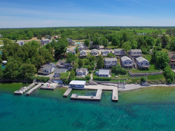 Angel Rock Waterfront Cottages And Vacation Homes - Cedar Point State Park, Clayton