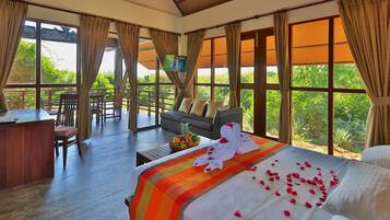 Quarto Duplo Standard | Roupa de alta qualidade, edredões de penas, minibar, cofre no quarto