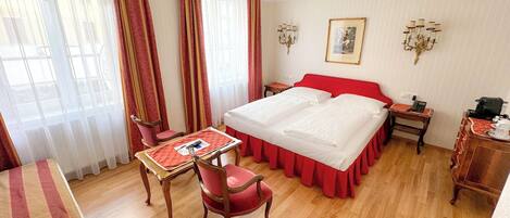 Quarto Duplo Superior | Cofre no quarto, Wi-fi grátis, roupa de cama fornecida