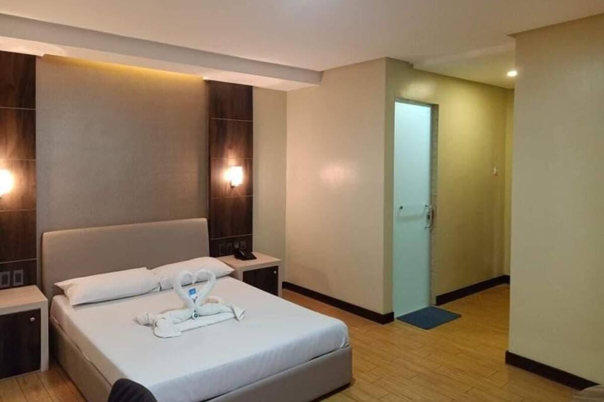 Escrivaninha, Wi-Fi de cortesia, roupa de cama