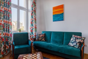 Apartamento superior, 1 quarto, vista para a cidade, na torre (25 Sw. Marka Street) | Individualmente decorados, individualmente mobiliados