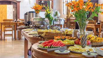 Pequeno-almoço tipo buffet diário incluído