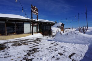 Pequenos-almoços, almoços, jantares servidos, cozinha internacional 