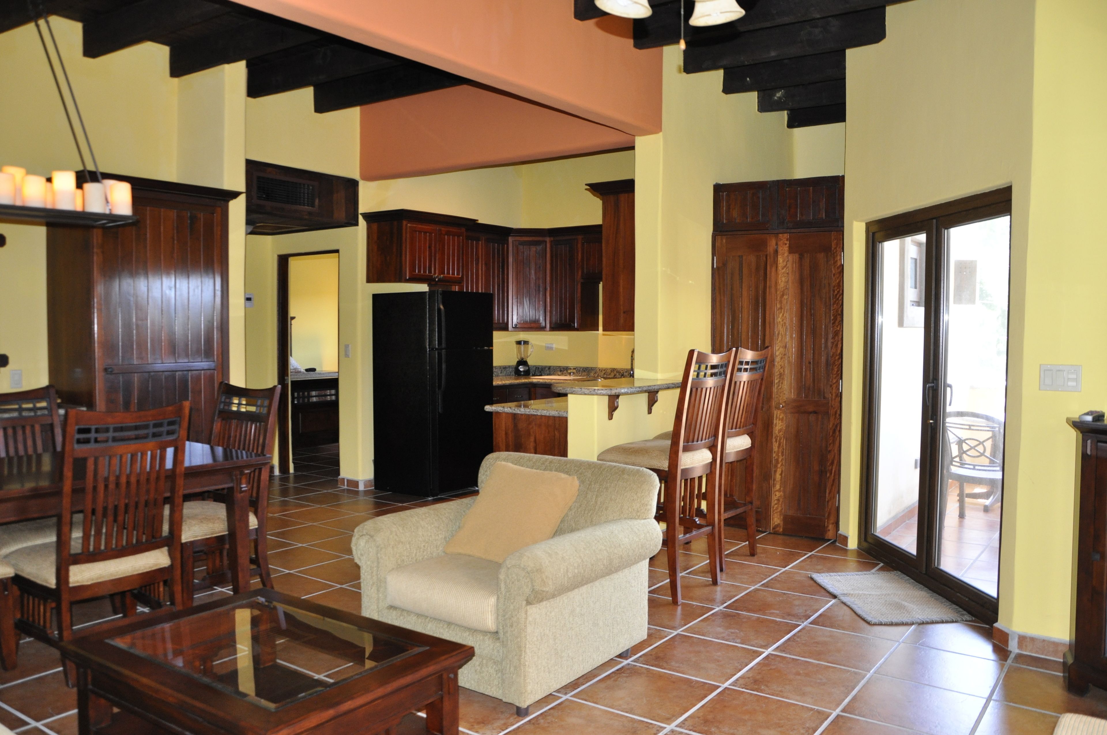 Condo superluxo, 2 quartos | Área de estar | TV de tela plana