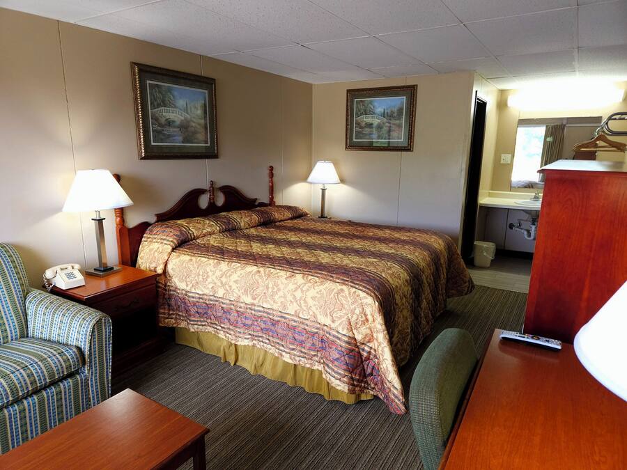 Quarto, 1 cama king-size, não fumadores | Ferro/tábua de engomar, camas desdobráveis, Wi-fi grátis