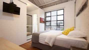 Quarto Duplo ou Twin de Luxo | Minibar, cofre com capacidade para portátil, cortinas/cortinados opacos