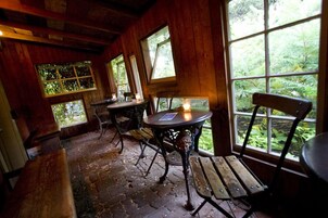 7 bares/lounges, este pub 