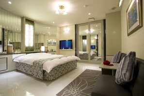 Minibar, com decoração personalizada, com mobília individualizada 