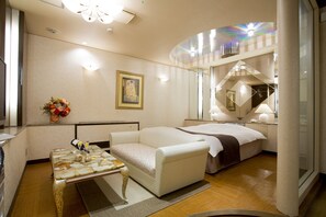 Minibar, com decoração personalizada, com mobília individualizada 