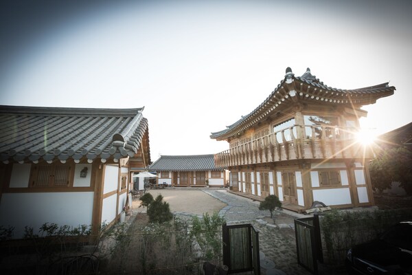 Happy Village Syeobul Guesthouse - Gyeongju-si